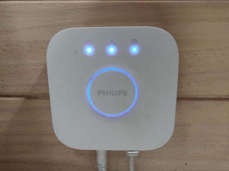 Controlling Philips HUE Lights with Raspberry PI - Domotic Project